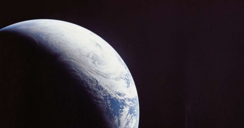 Man brilliantly uses a picture of his hometown to prove the Earth is ...